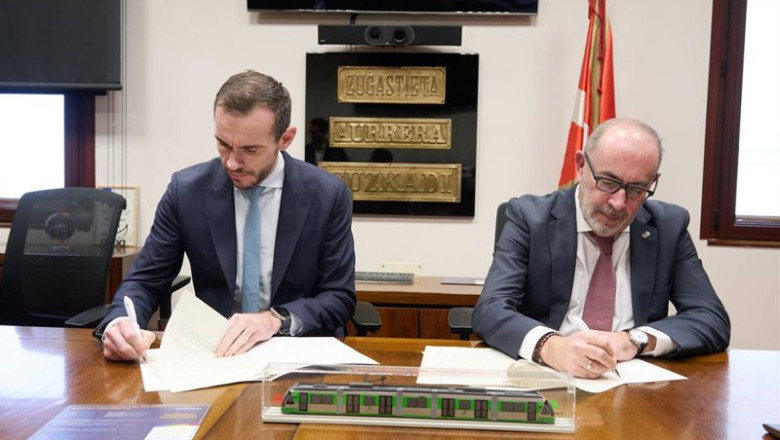 Economía.- Euskotren y CAF firman un contrato de 49 millones para las ...