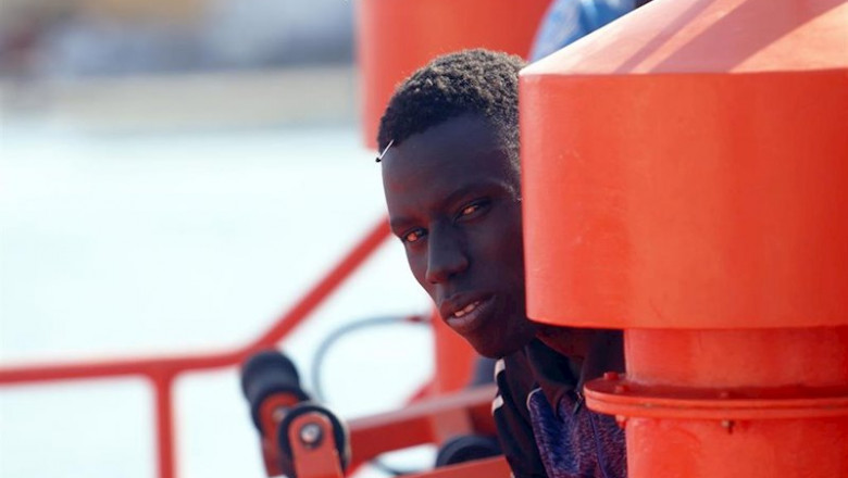 Rescatan con hipotermia a un joven que intentaba cruzar el Estrecho a ...