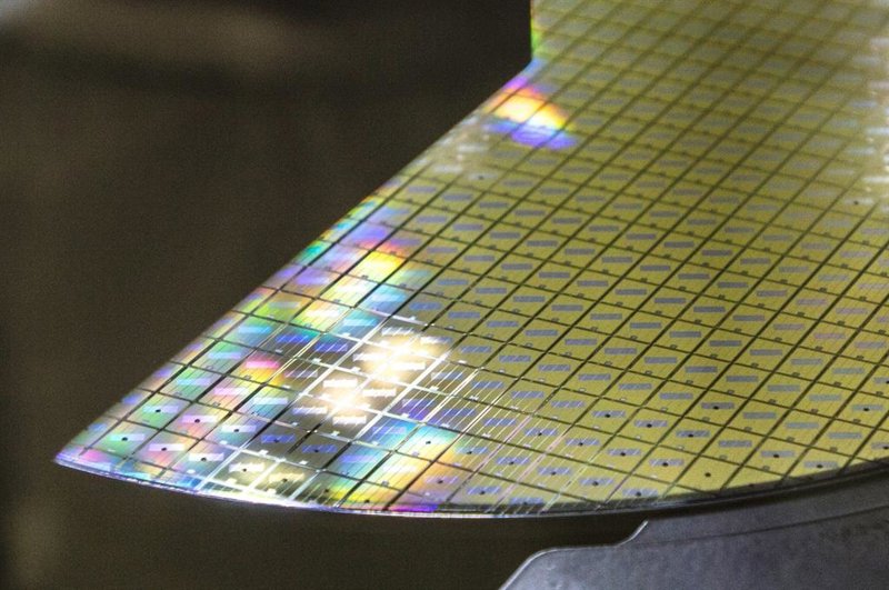 Economía.- STMicroelectronics eleva a casi el doble su previsión de ...